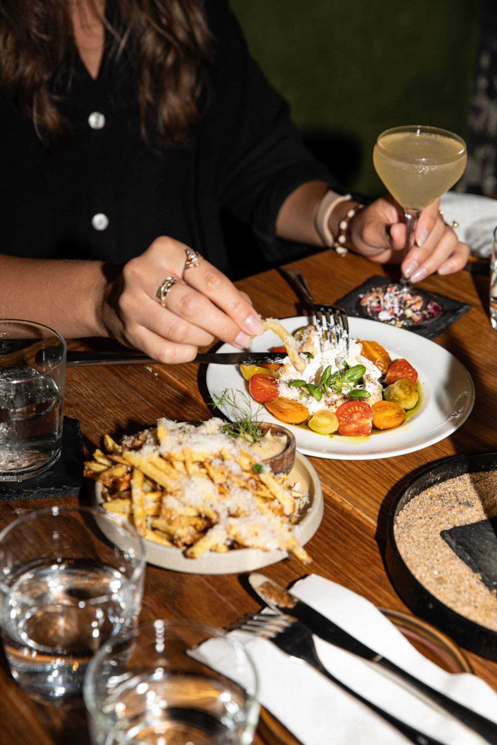 10 Mission Statements for Restaurants (With Examples & Templates)